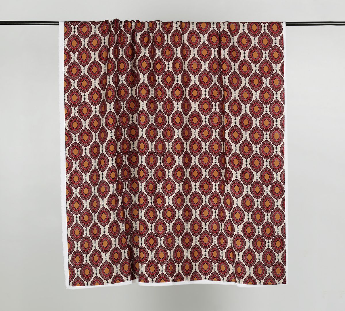 Rose Curved Mirror Creeper Fabric For Those Who Love To Be Dramatic